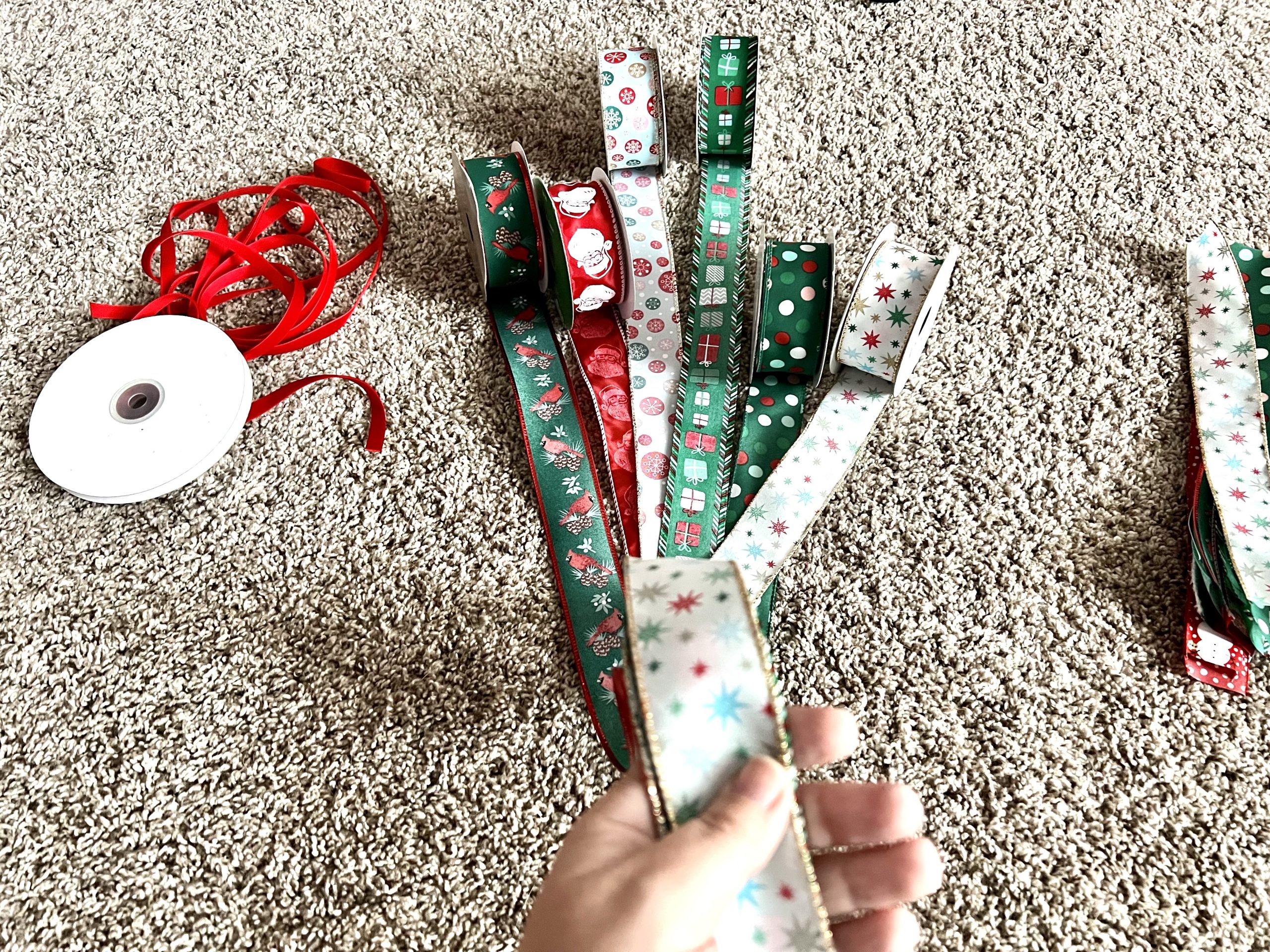 DIY Christmas Ribbon Garland - Katieish